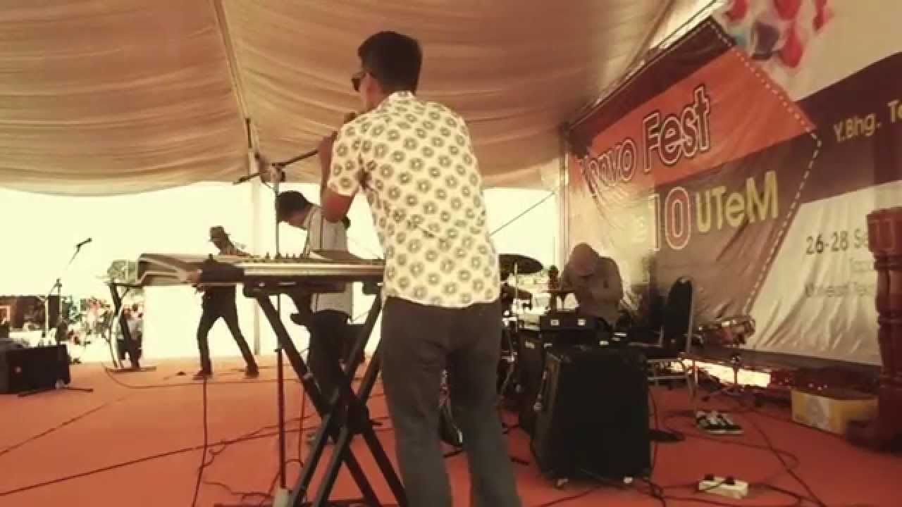 [The Scissors] Live in Convofest UTeM 2014 - YouTube