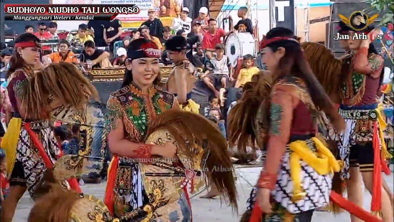 Penampilan terbaru FAFA FINIA Jaran Kepang BUDOYO MUDHO TALI WONGSO - YouTube