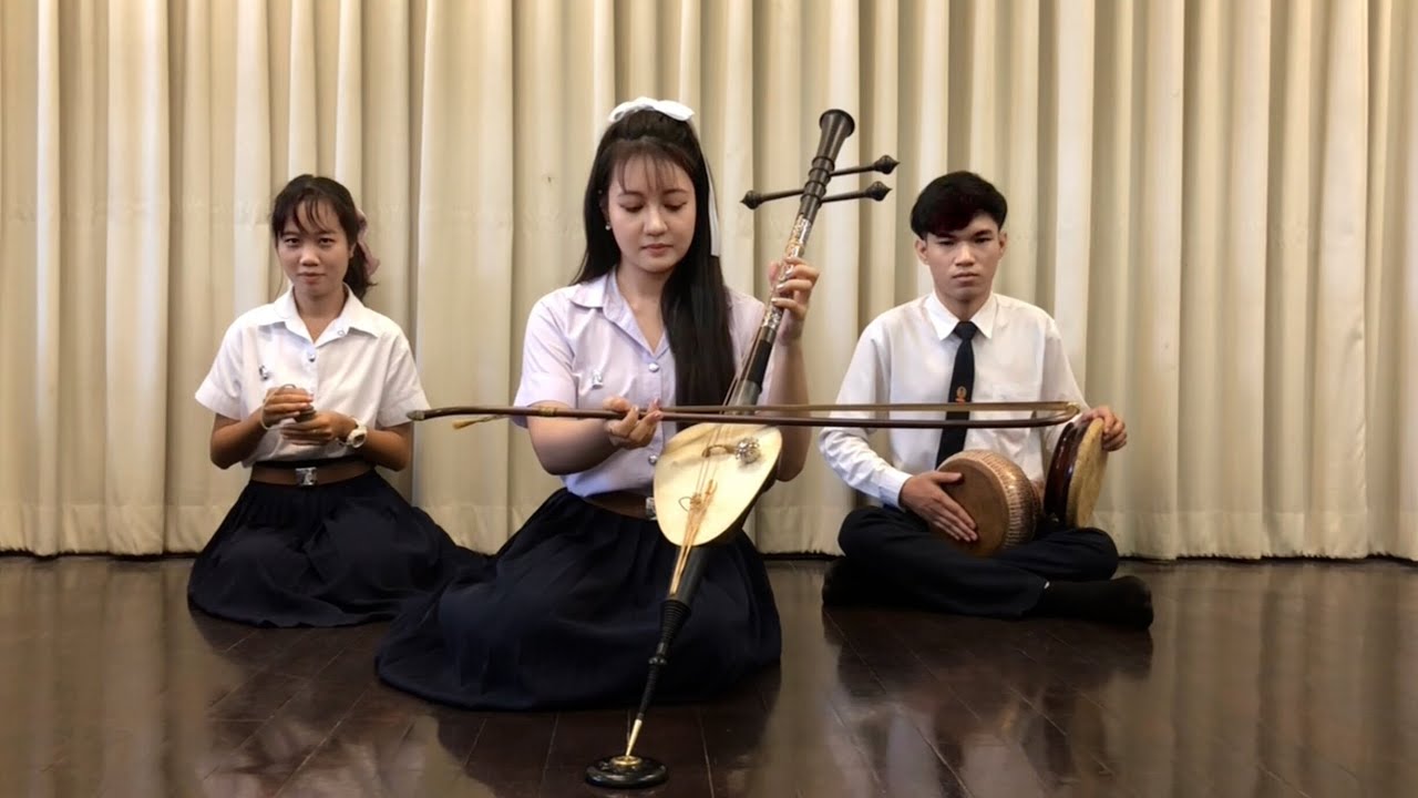 พญาโศก เดี่ยวซอสามสาย Phayasok : Three string fiddle solo - YouTube