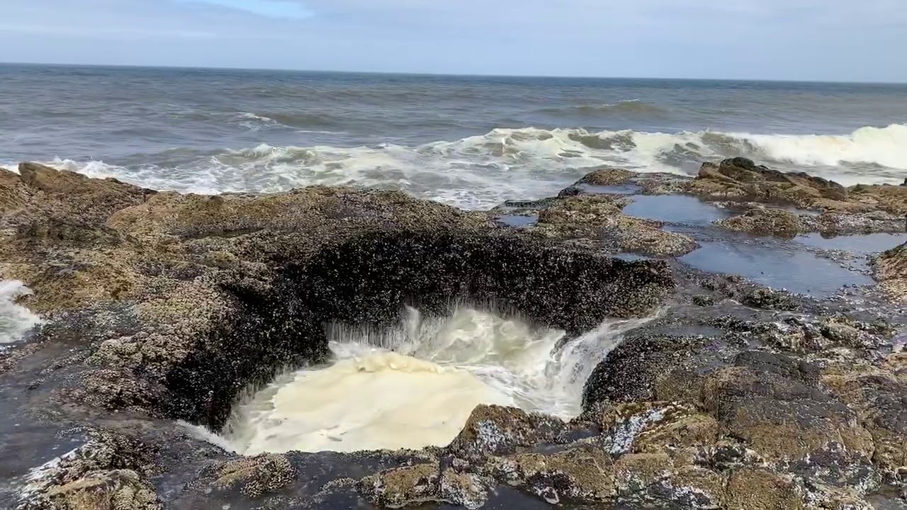 Visiting Oregon's Thor's Well, Gorgeous Ocean Sinkhole - YouTube