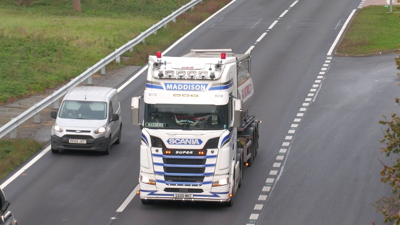 SCANIA SUPER S500, G320, P410 XT, R540, V8, DAF XG 530, VOLVO FH & FM - motorway trucks spotting ...