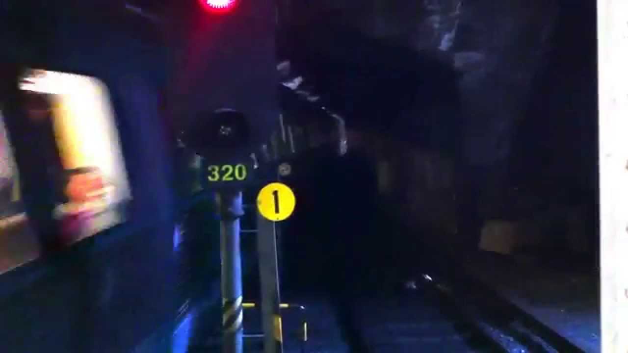 SL C20 Tunnelbanetåg lämnar Liljeholmen - YouTube