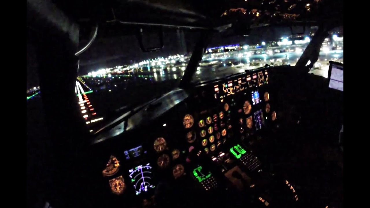 737 Sidestep/Swingover at Night - Cockpit View - YouTube