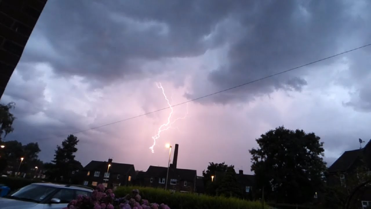Late Summer Thunderstorm - Manchester, UK - 22 August 2015 - YouTube