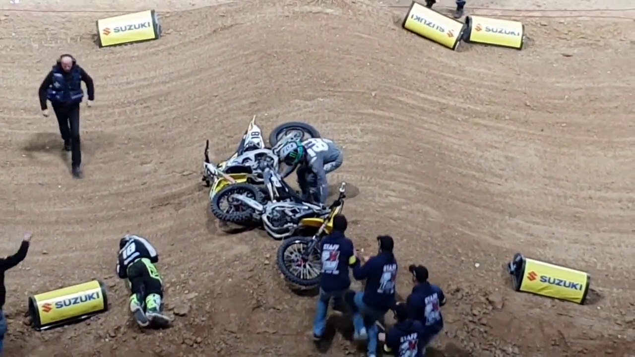 17 November Weston Peick crash in Paris - YouTube