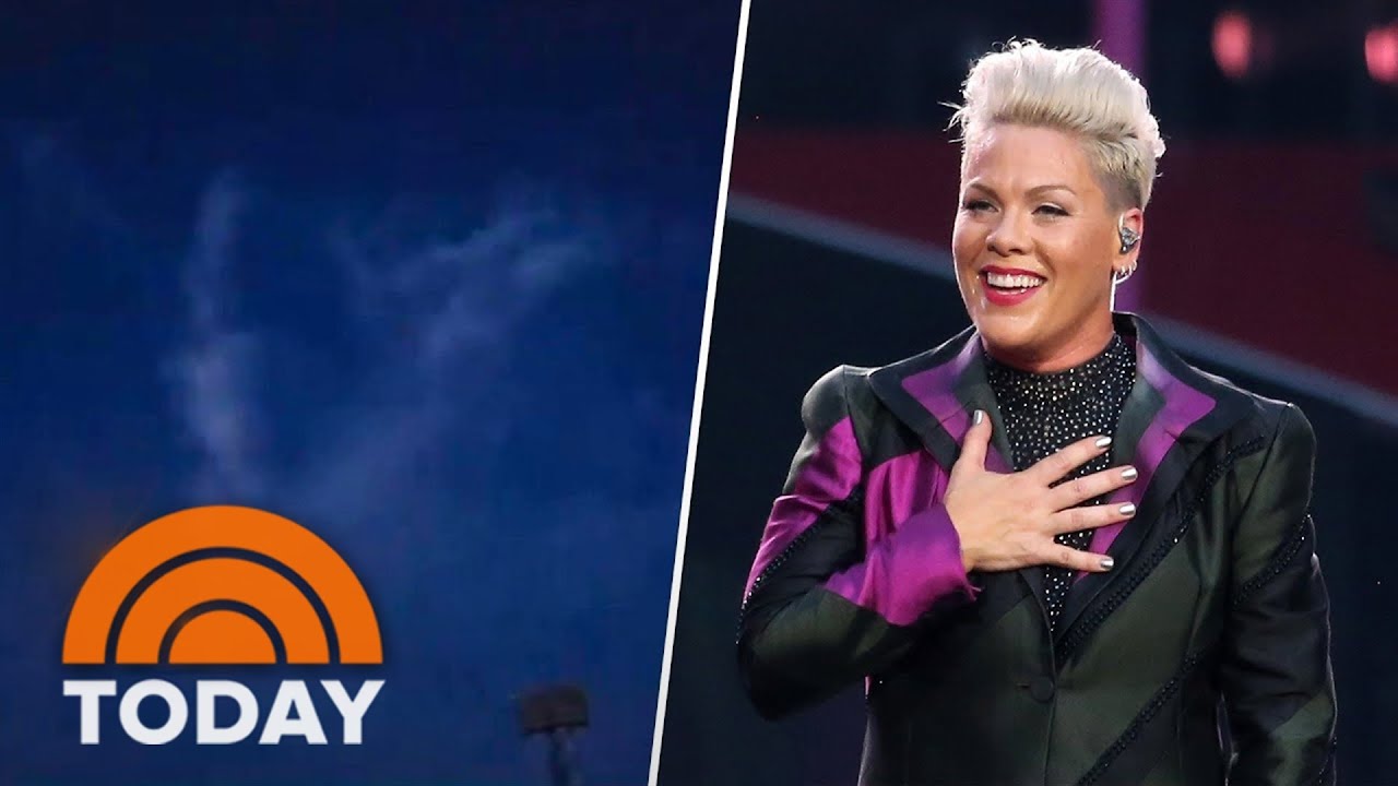 Pink gets unexpected sign in the sky during concert - YouTube