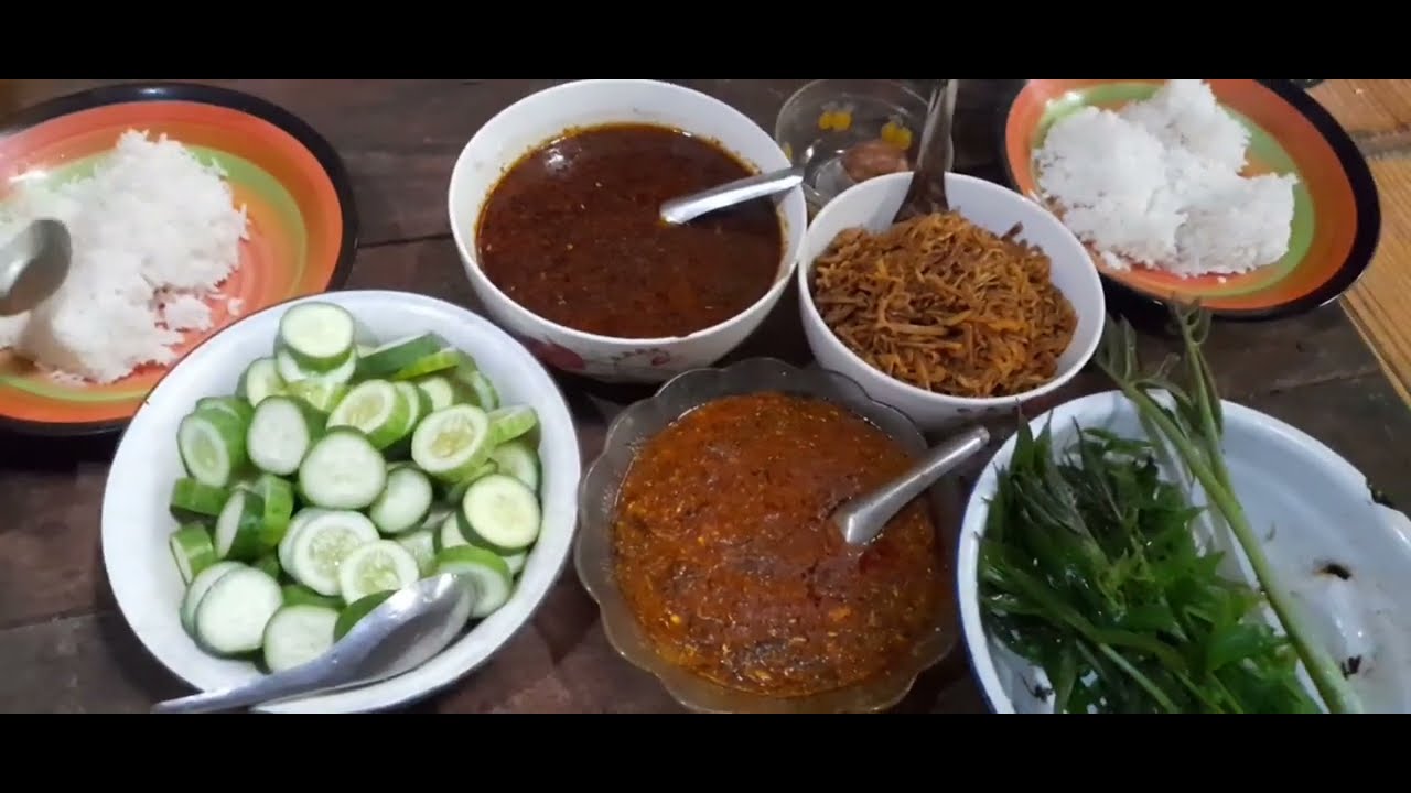 Karen your favorite food 😋မီၤန့ၢ််ပှၢ််ညၣ်အုၣ်ထံ let's eat mg nee pwa ...