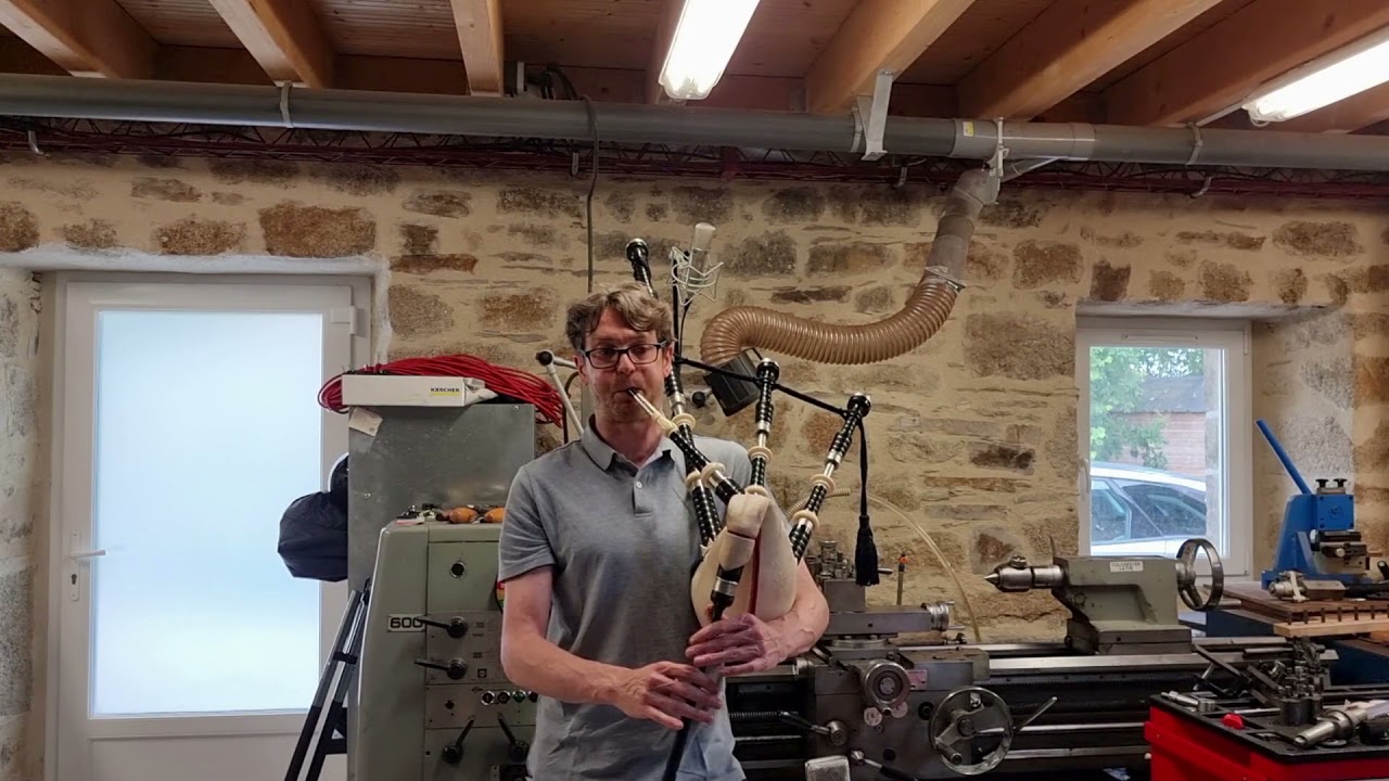 Xavier Boderiou - Breton music - Session at the Workshop - YouTube