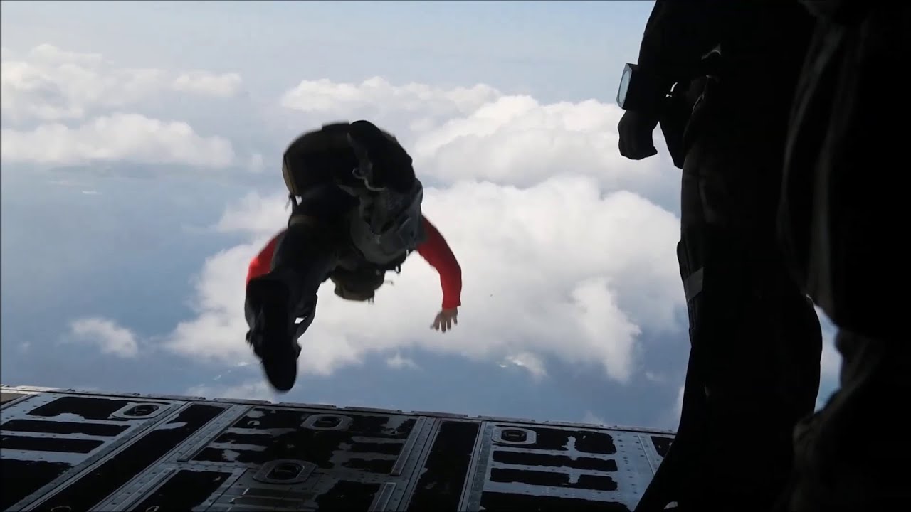 Pararescuemen Conduct Water Jump Training - YouTube