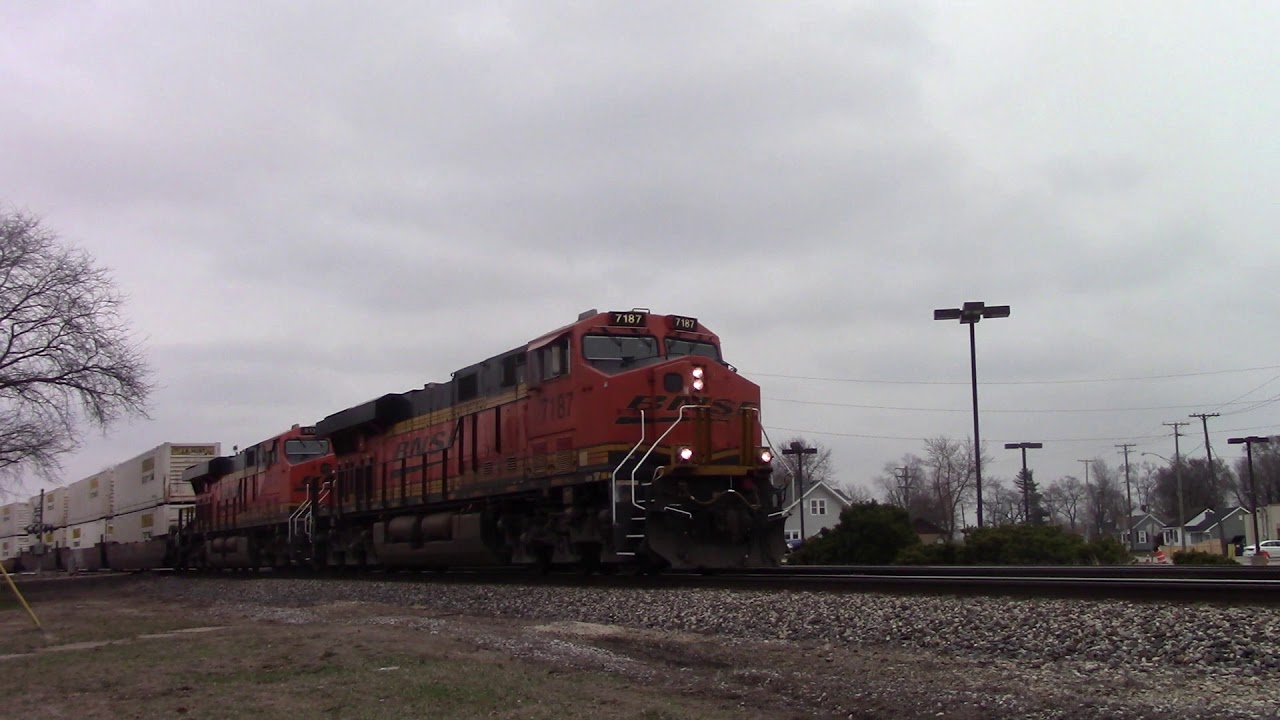 BNSF 7187 West in Coal City, IL 3/22/20 - YouTube