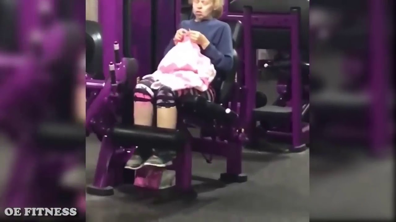 Multitasking In The Gym | Gym Fails | MaxEffortMuscle.com - YouTube