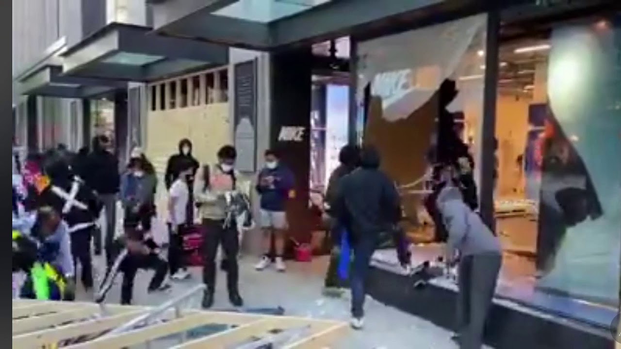 NIKE STORE VANDALIZED during protest - YouTube
