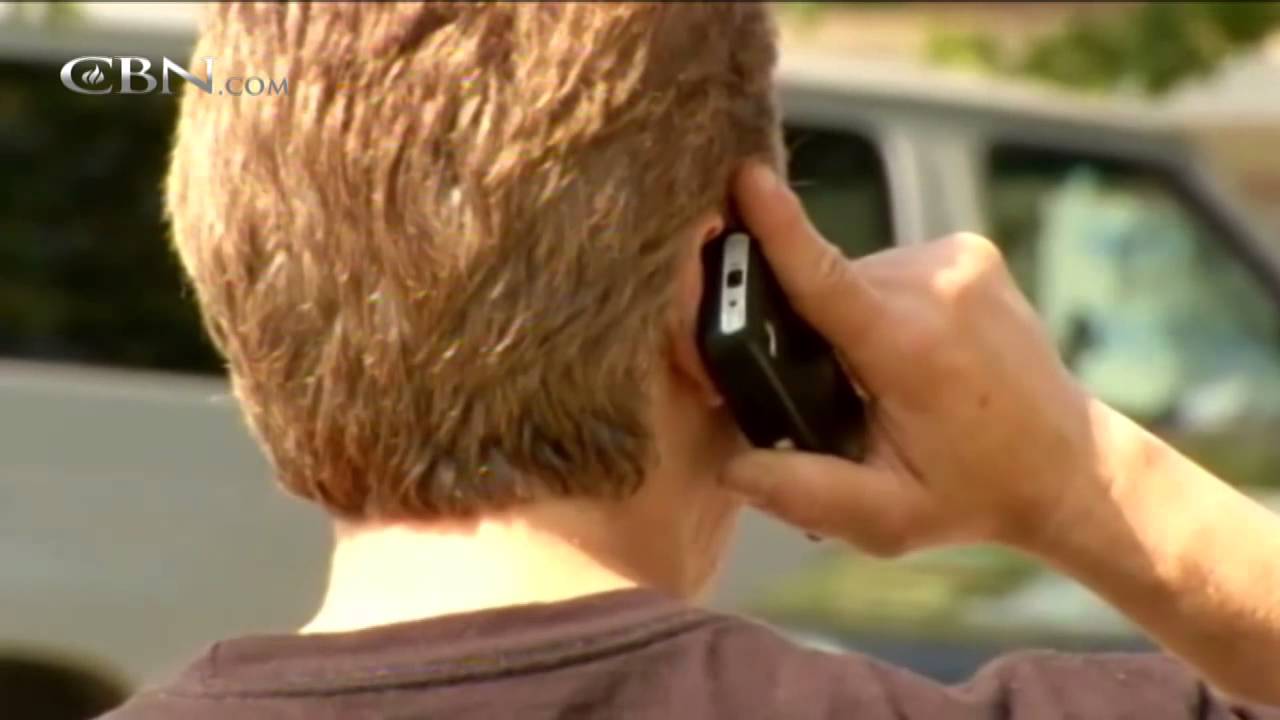 Off the Grid? Cellphones Can Track Wherever You Are - YouTube
