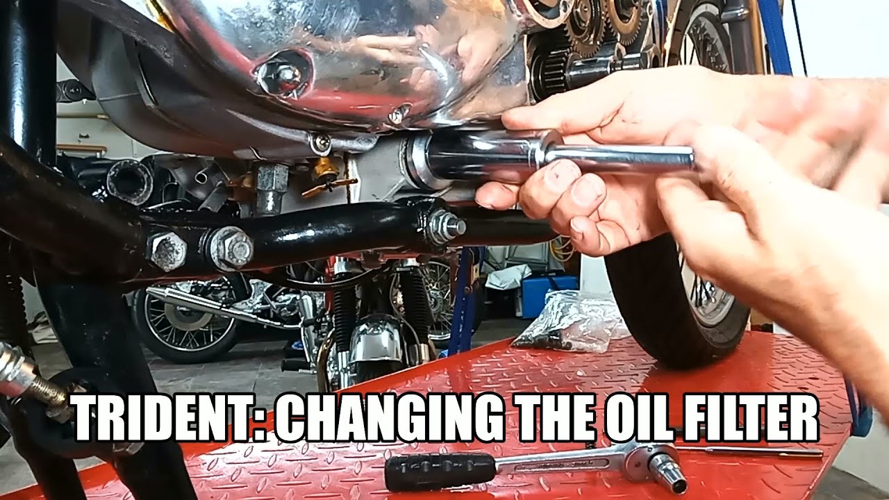 Triumph Trident T160 Rebuild. Part 67: Replacing the Oil Filter - YouTube