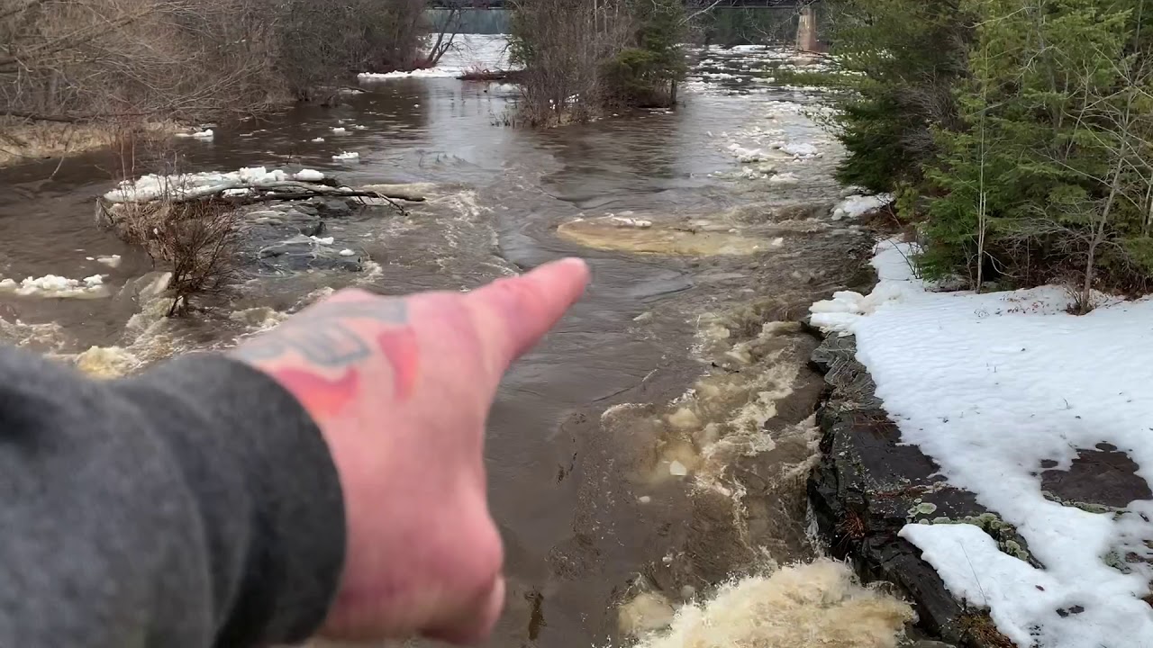 Big Falls, Minnesota Big Fork River ice break up 2020 - YouTube