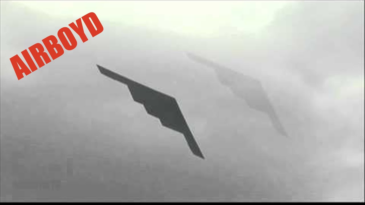 B-2 Flyover Joint Base Lewis McChord Air Expo 2012 - YouTube