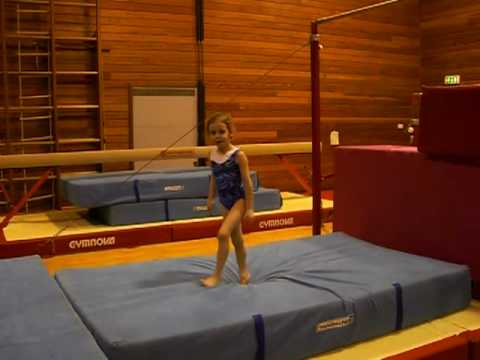 Zoe (5) working her Straddle shoot at DMGA - YouTube