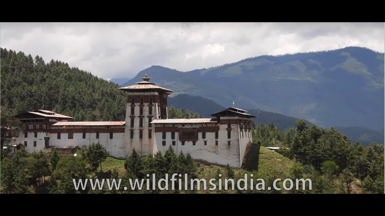 Jakar Dzong or the 'Castle of the White Bird' | Bumthang in Central ...