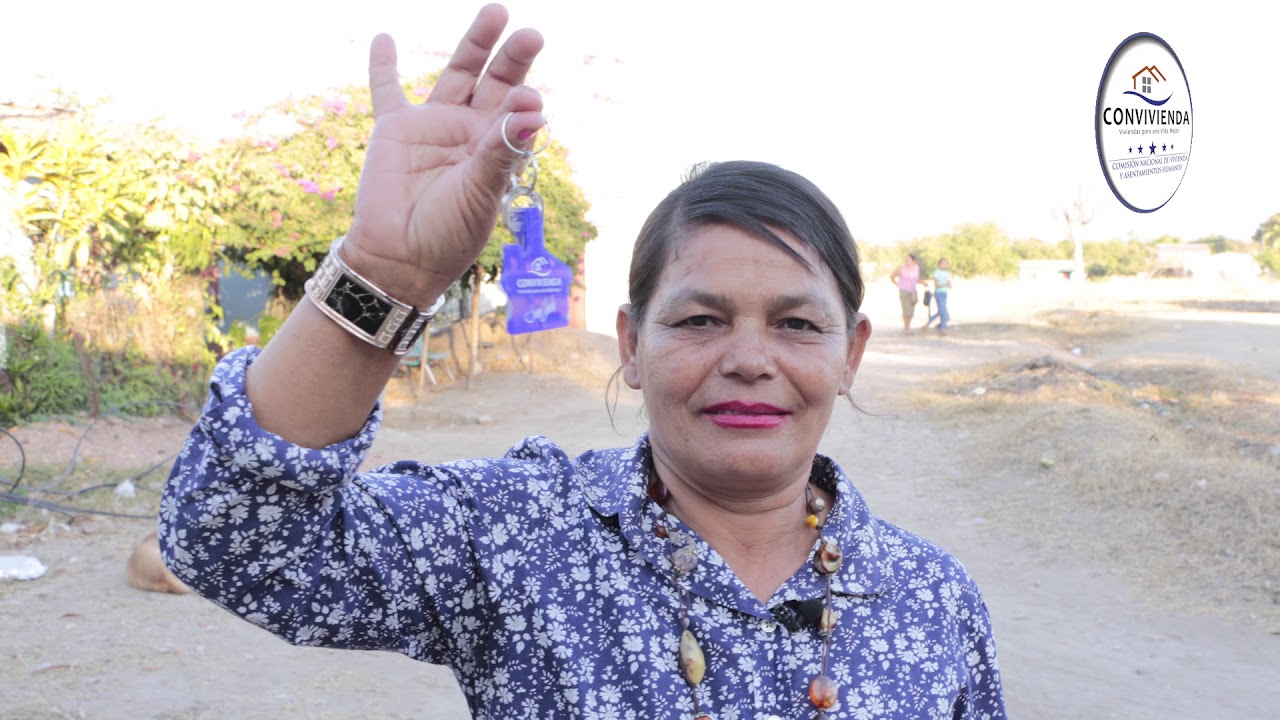 María Elena Turcios recibe su nueva vivienda en la ciudad de La Paz ...