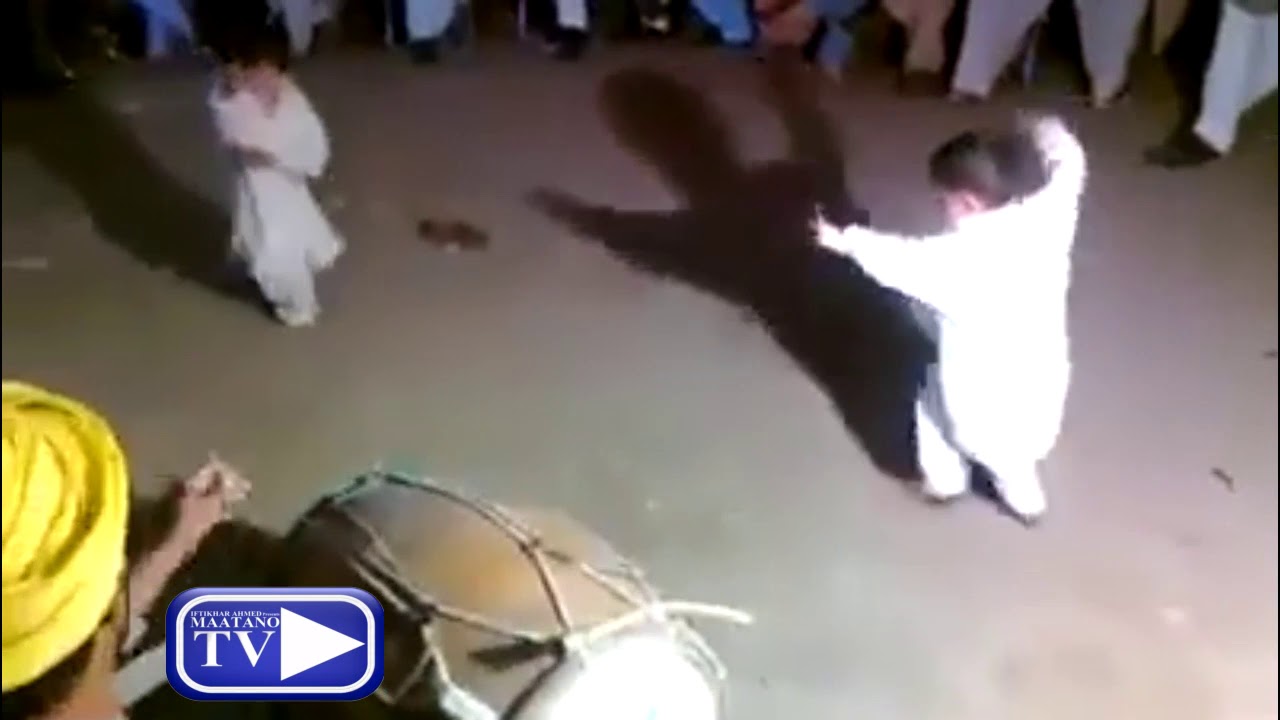 Amazing 5 years Pakistani boy dancing - YouTube