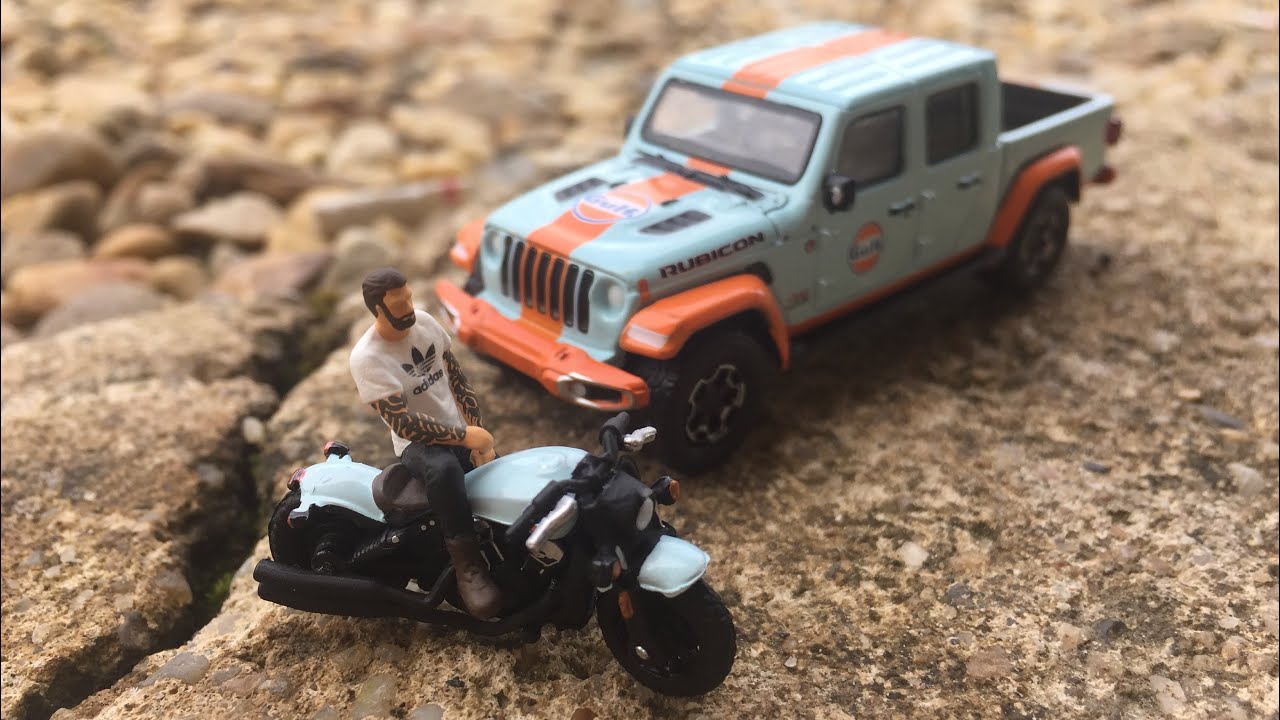 Greenlight Gulf 2020 Jeep Gladiator Rubicon with Motorcycle - YouTube