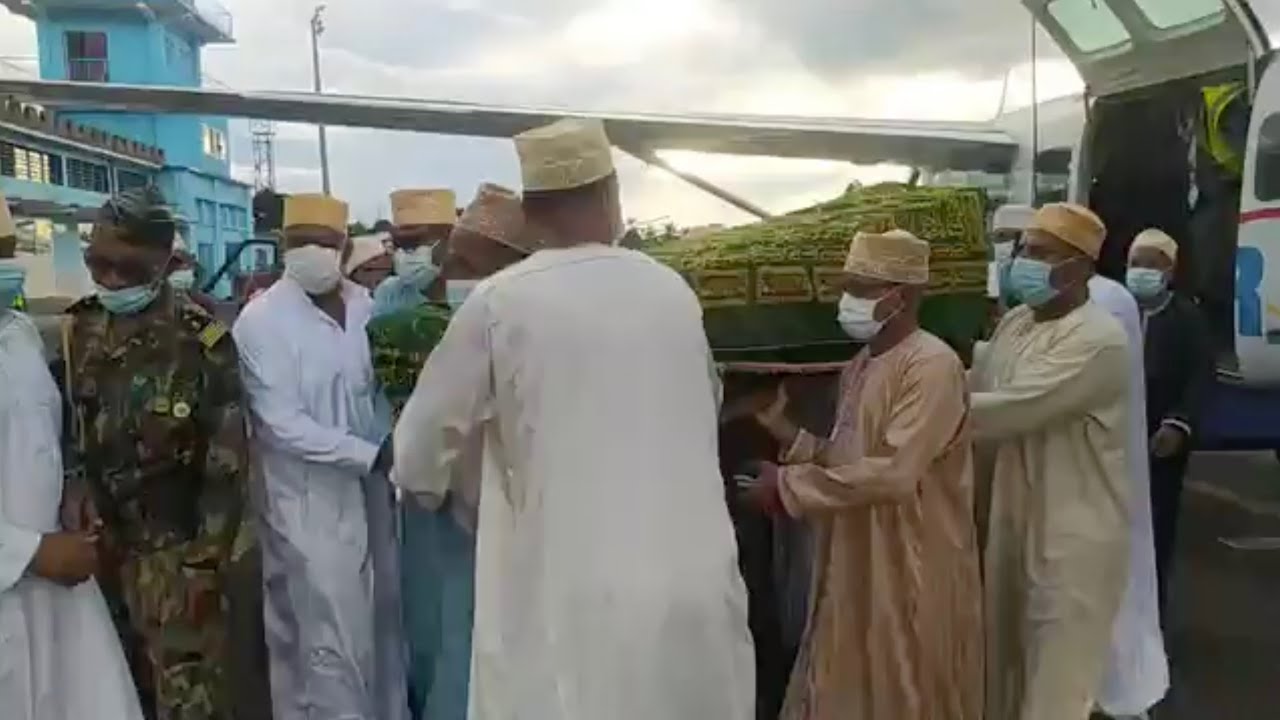 Ouani : Arrivée du Mayiti de l'Ambassadeur des Comores à Paris - YouTube