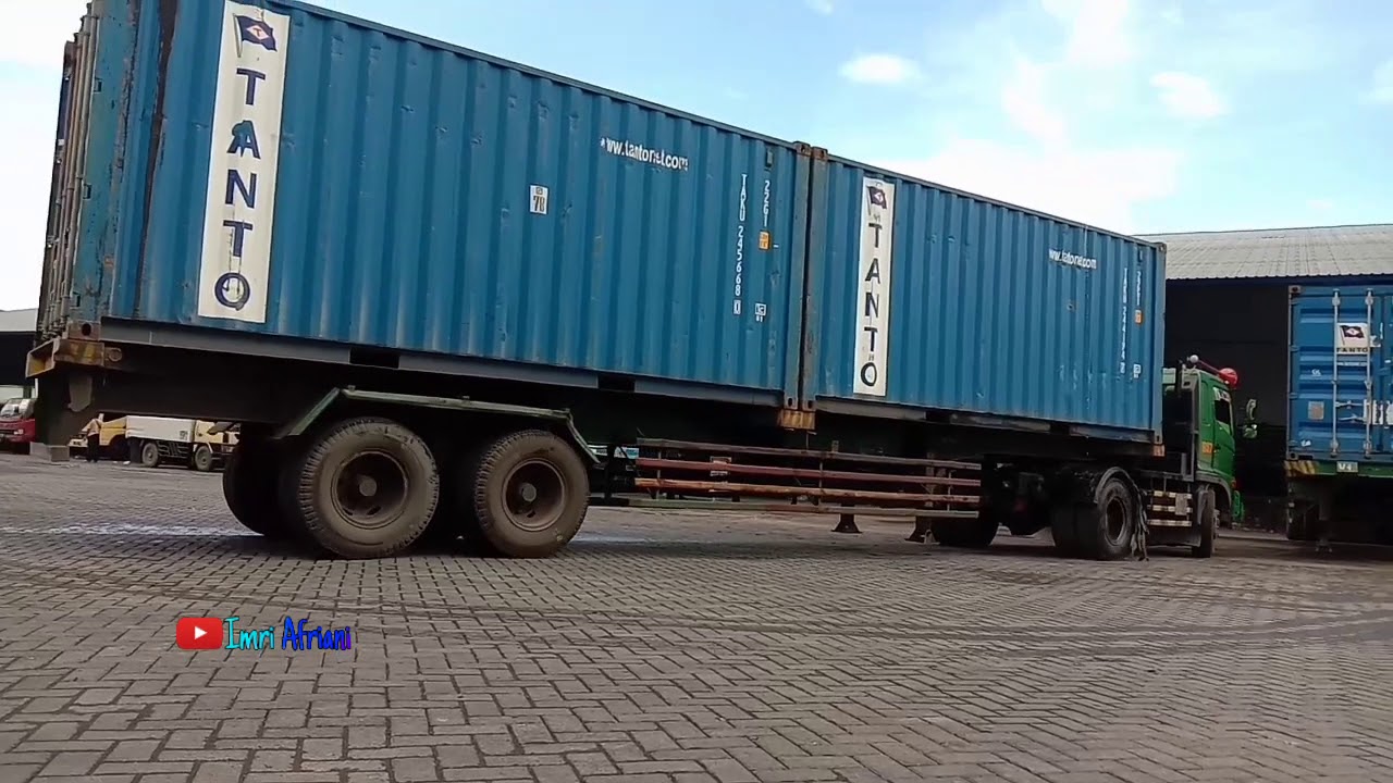 Warehouse Container Parking Again - Truck Container - YouTube