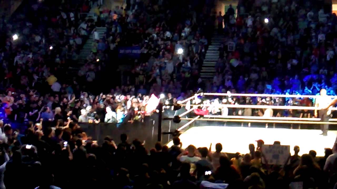 WWE Roman Reigns Entrance in Belfast - YouTube