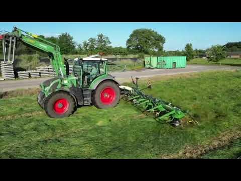 gras schudden!😎🚨🤌 1e snee 2024. fendt 513-krone schudder. @JarnoMeijer-l6c #fendt #krone #grass ...