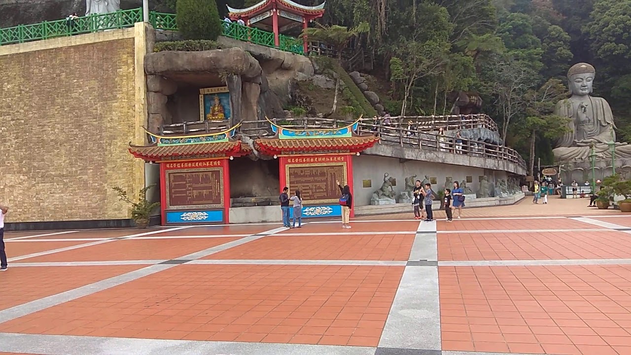 Genting Highlands temple / pagoda - YouTube