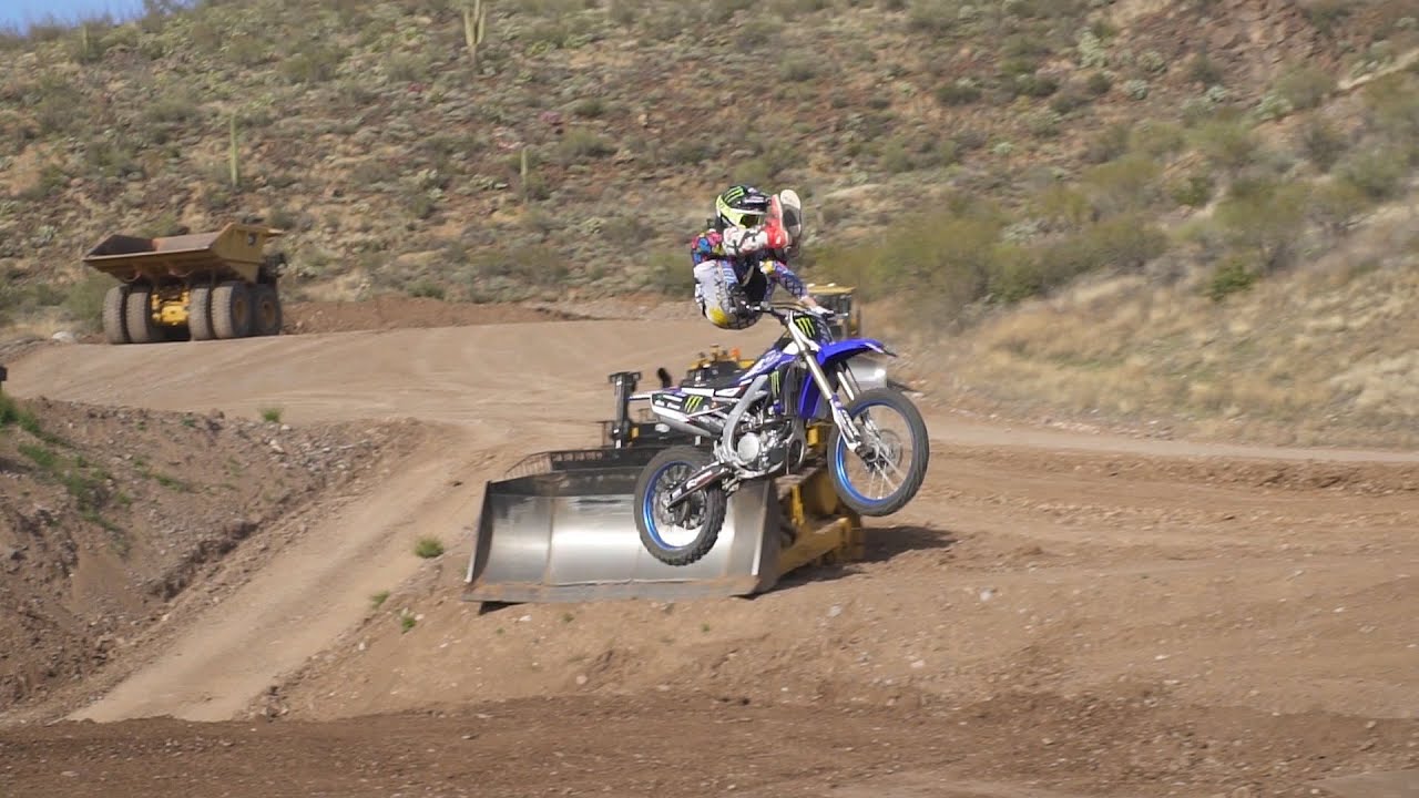 Caterpillar Tinaja Hills ConExpo Demo Live Track Build Demo 2020 and ...