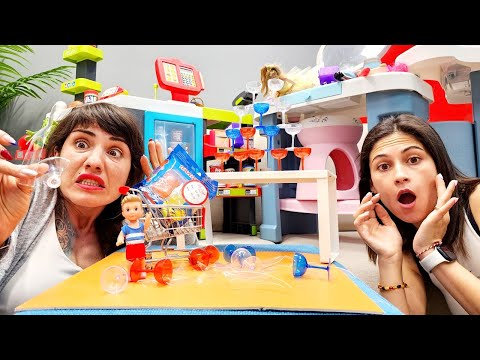 Ayşe ve Ümit - Olamaaaz! Markette bütün bardaklar kırıldı! Kız oyunları