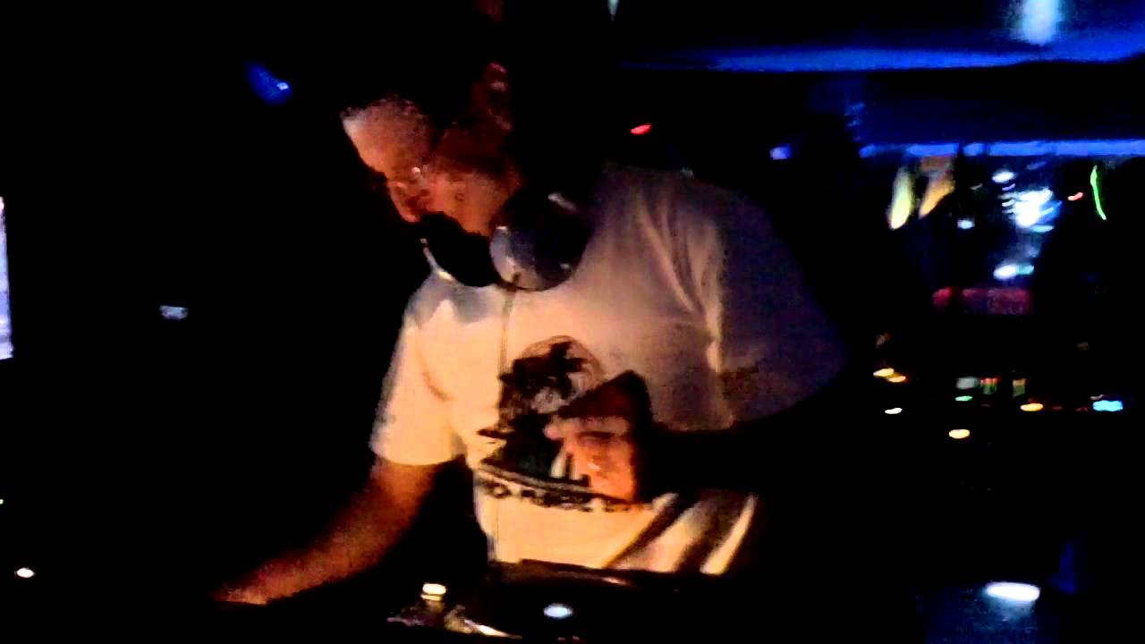 Cao 4 Deejay & Mad Bob @ Viple' 15 10 2011 - YouTube