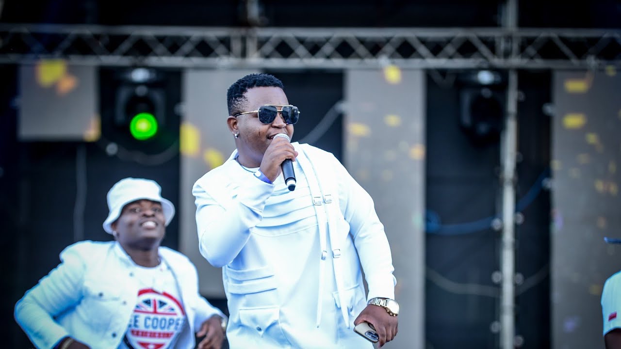 Inkosi Yamagcokama performance, Gcwalisa Spring Picnic. - YouTube