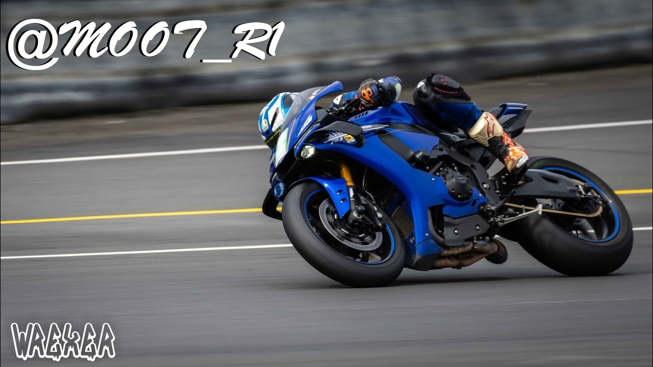 Yamaha R1 chasing BMW S1000RR - YouTube