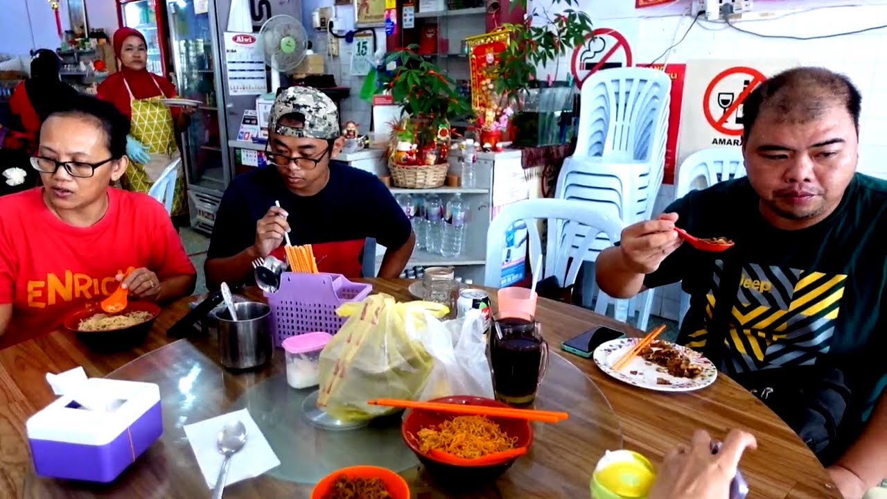 Taste Of Sarawak || Fried Kolo Mee,Red Kolo Mee and Fried Kuey Teow In ...