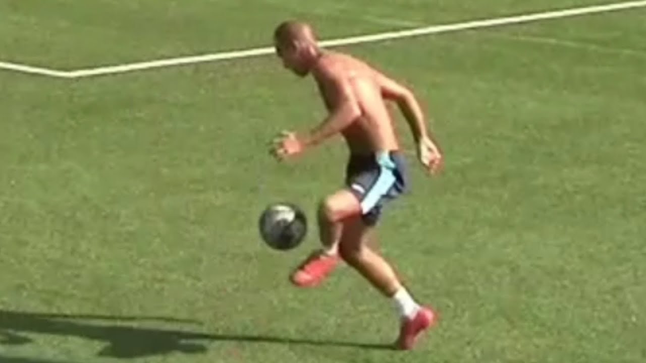 Football/Soccer - Right Winger Inside Cut Dribble Move & Finish - YouTube