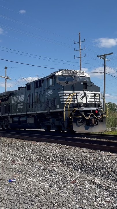 NS 4806 pushes a Tank Train through Pine Junction - YouTube