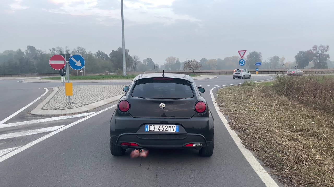 EXTREME ALFA MITO QV LOUD EXHAUST SOUND WITH BANG AND FLAME! - YouTube