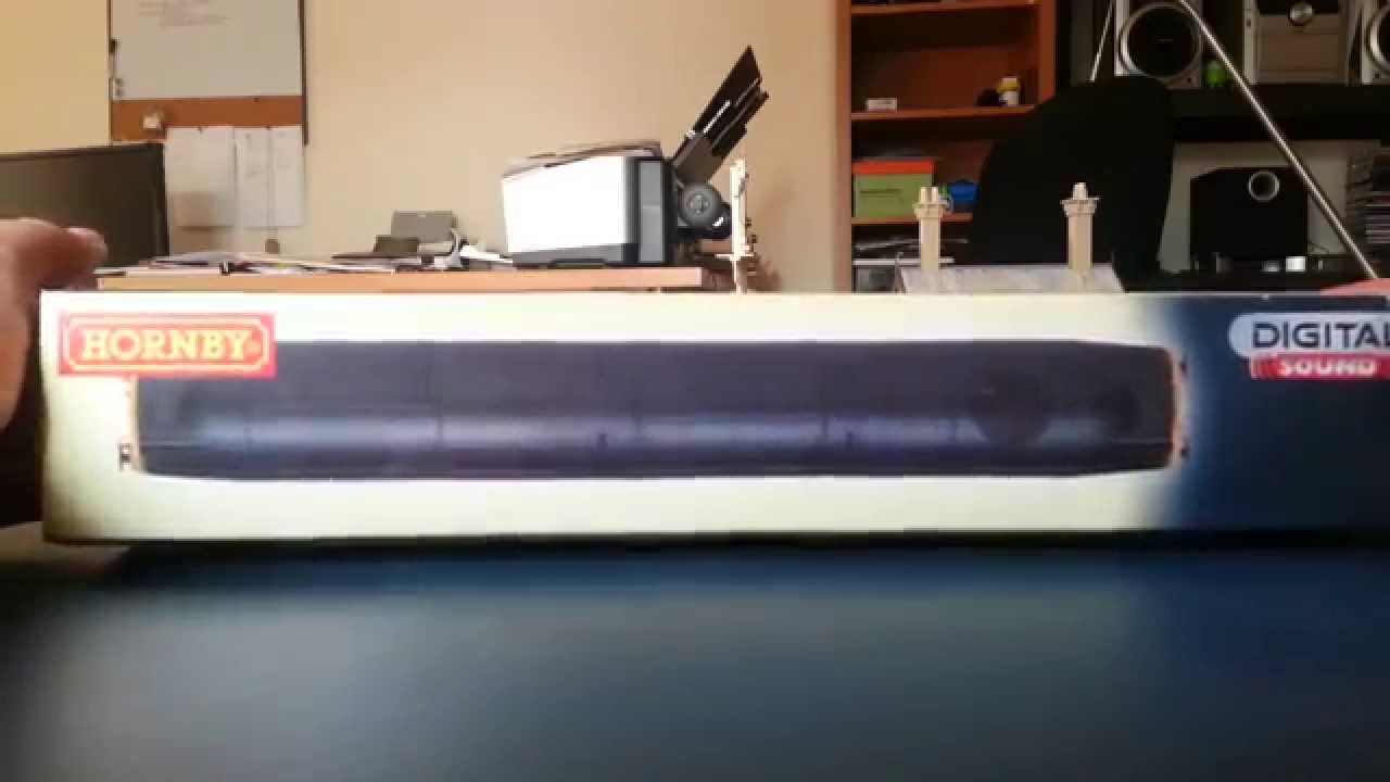 Review of the Hornby Class 50 'Valiant' with Sound - YouTube