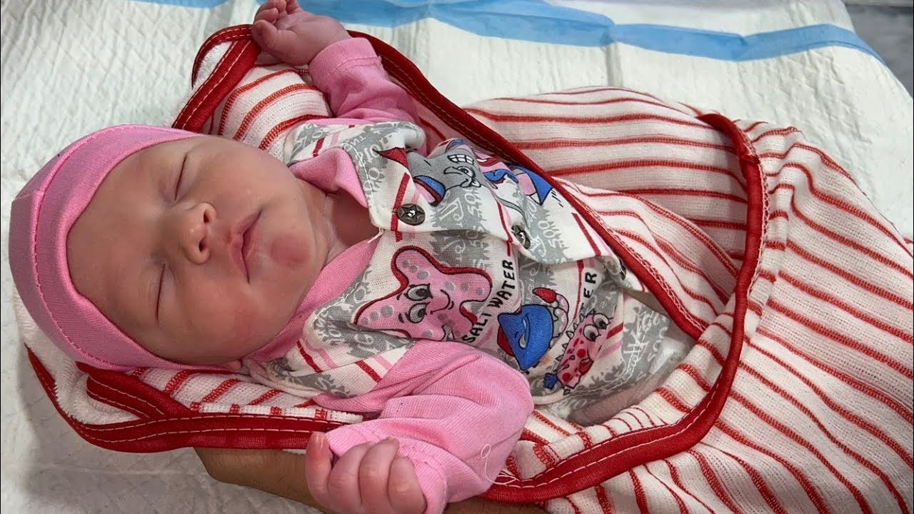 Newborn Baby Discharge | Healthy Condition & Good Feeding After ...