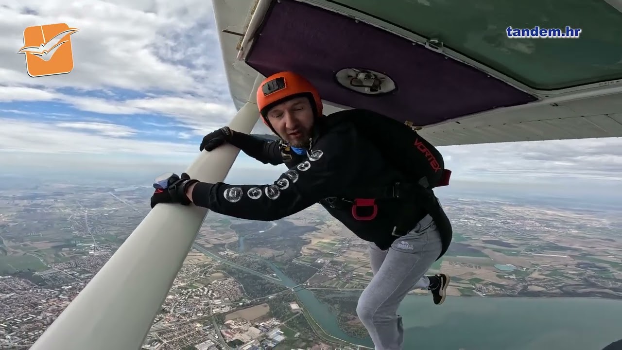 Camera tandem jump - Skydiving Croatia