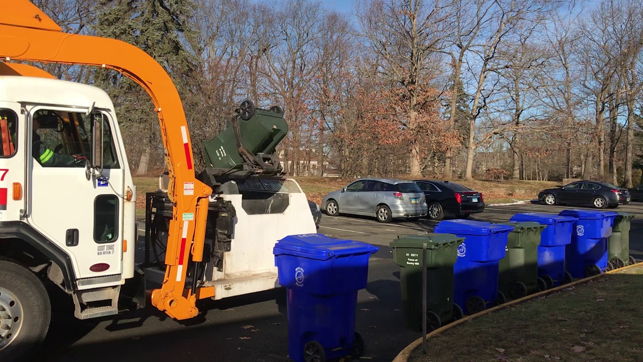 McNeilus Contender Curotto-Can FL (F17) - YouTube