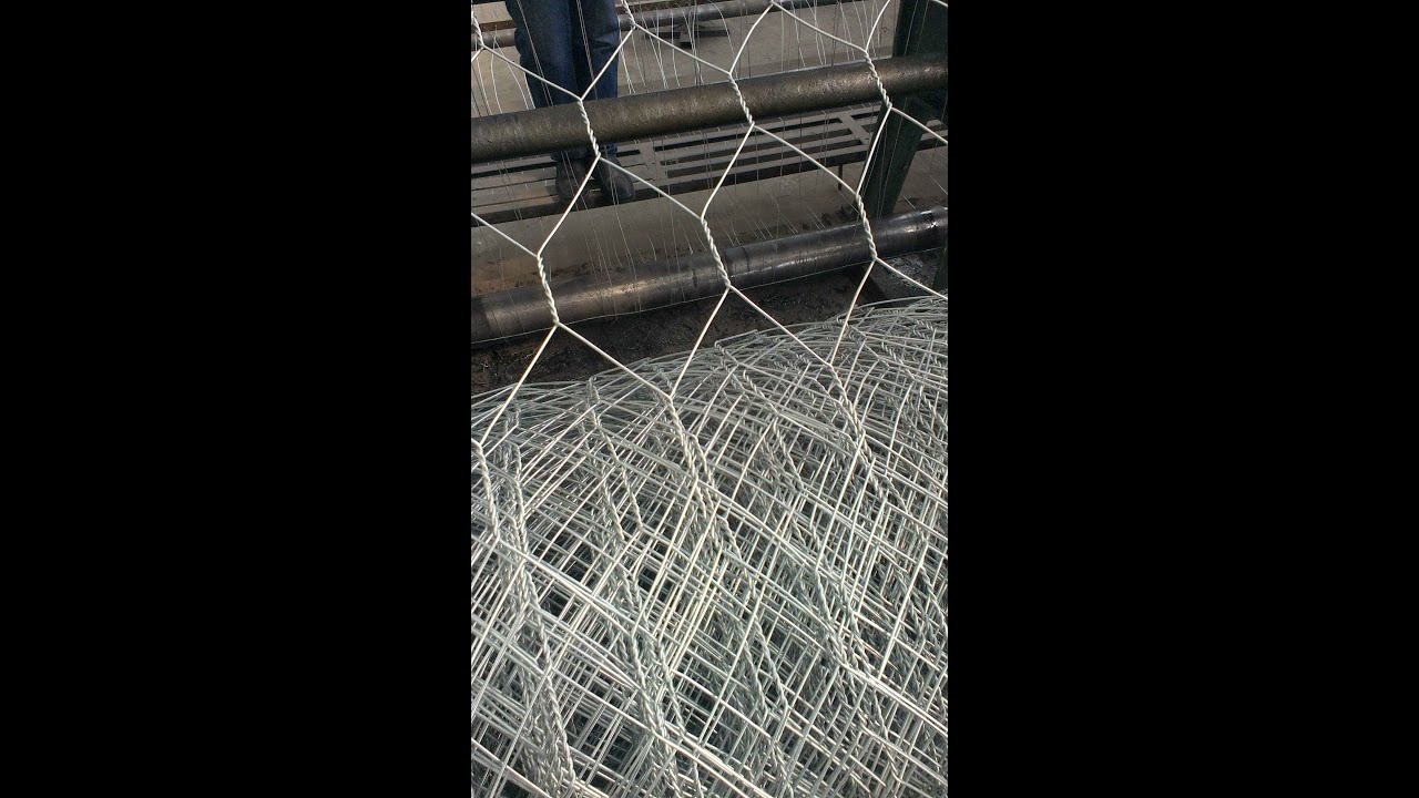 Hexagonal Positive and Negative Twisted Wire Mesh Weaving Machine - YouTube