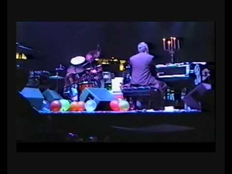 Bruce Hornsby - Mandolin Rain, December 31 1999 - YouTube