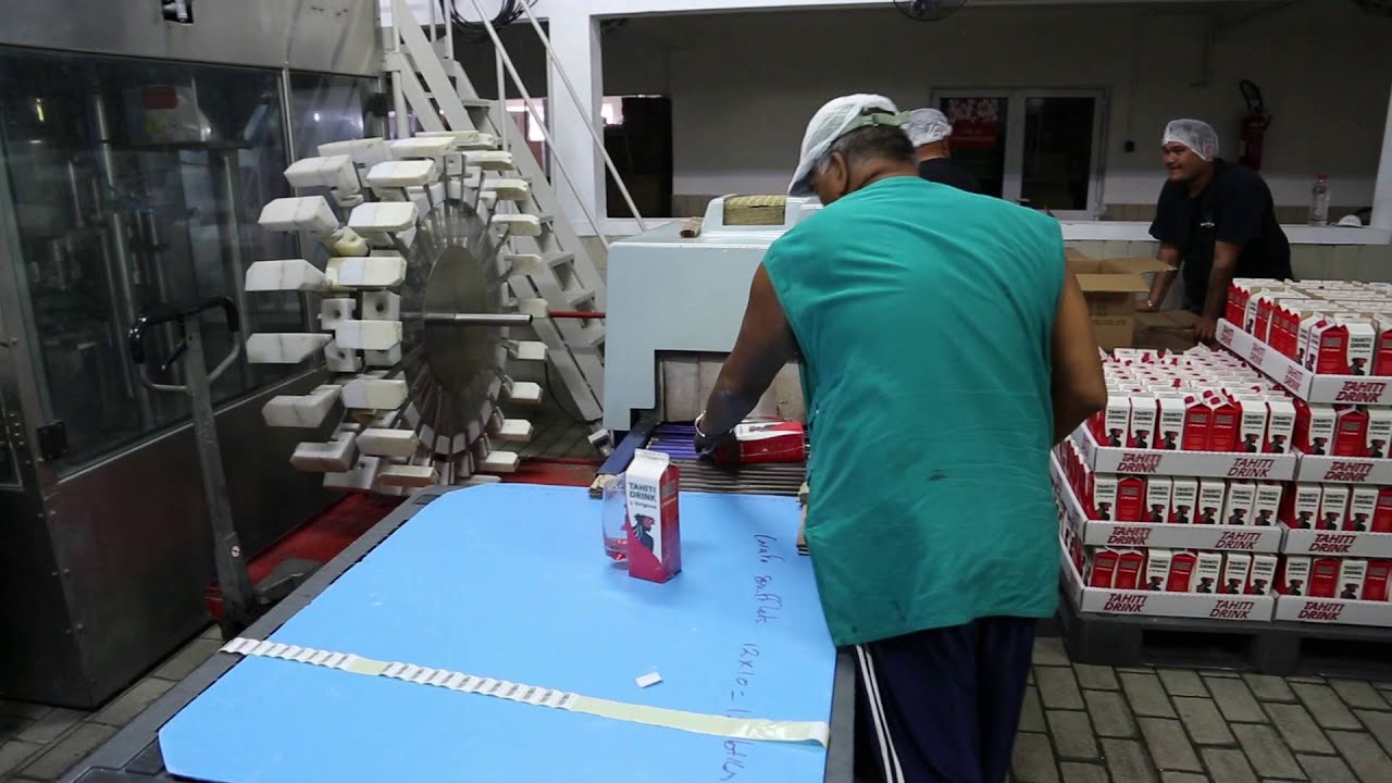 Polynésie française Moorea Usine de jus de fruits Rotui / French ...