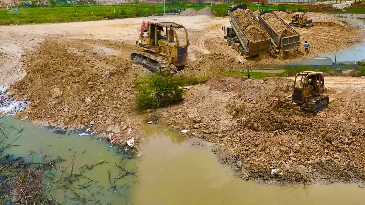 Best Dozer Works Push Soil Stone And Dump Truck 25.5 Ton - YouTube