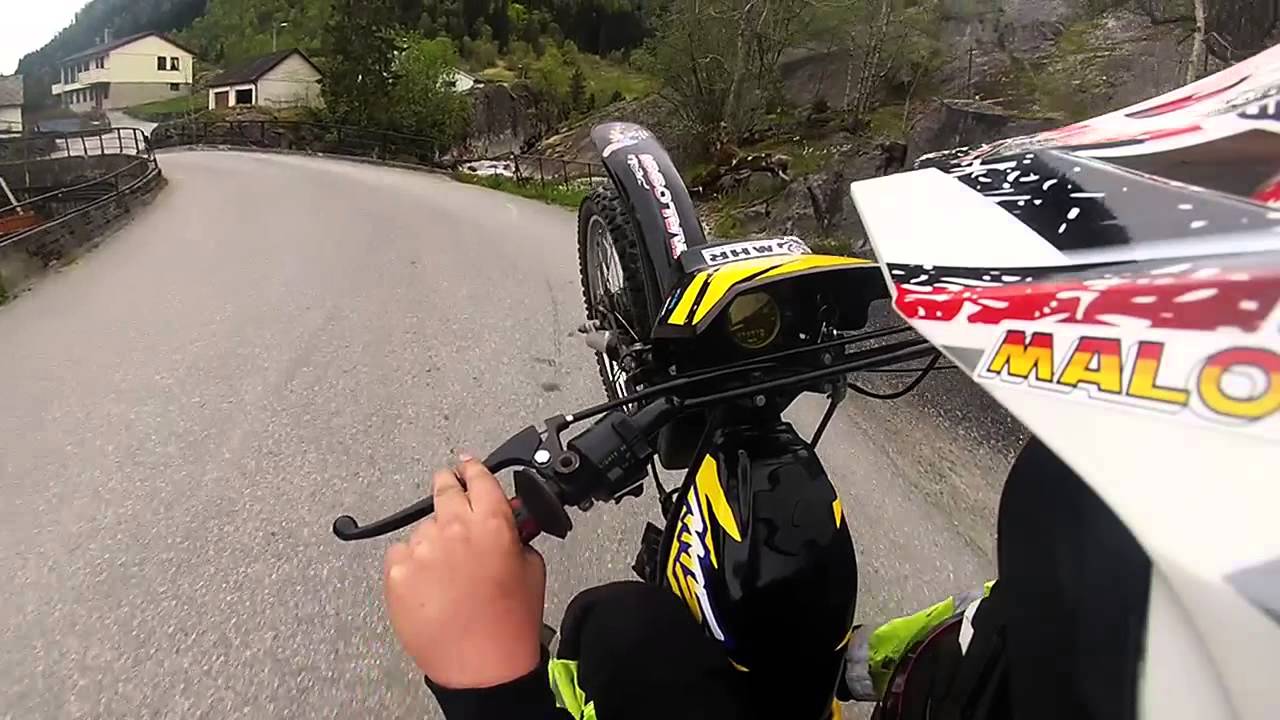 Honda Mt5 and Suzuki rm 85 Wheelies - YouTube