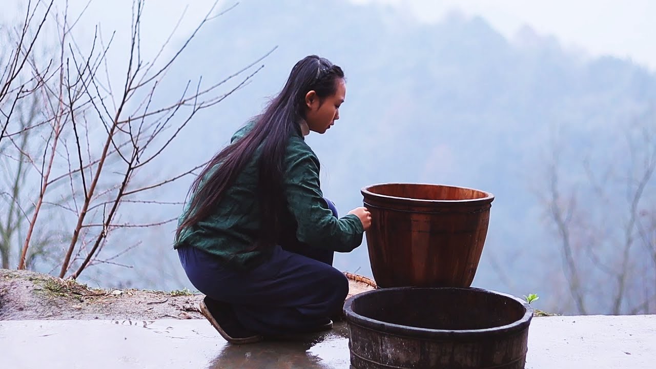 Making bracken cakes with bracken roots深山蕨粑確實好吃，農村才有的美食 - YouTube
