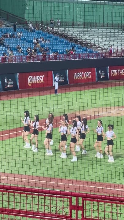 U18 CT Girls 中場表演 - YouTube